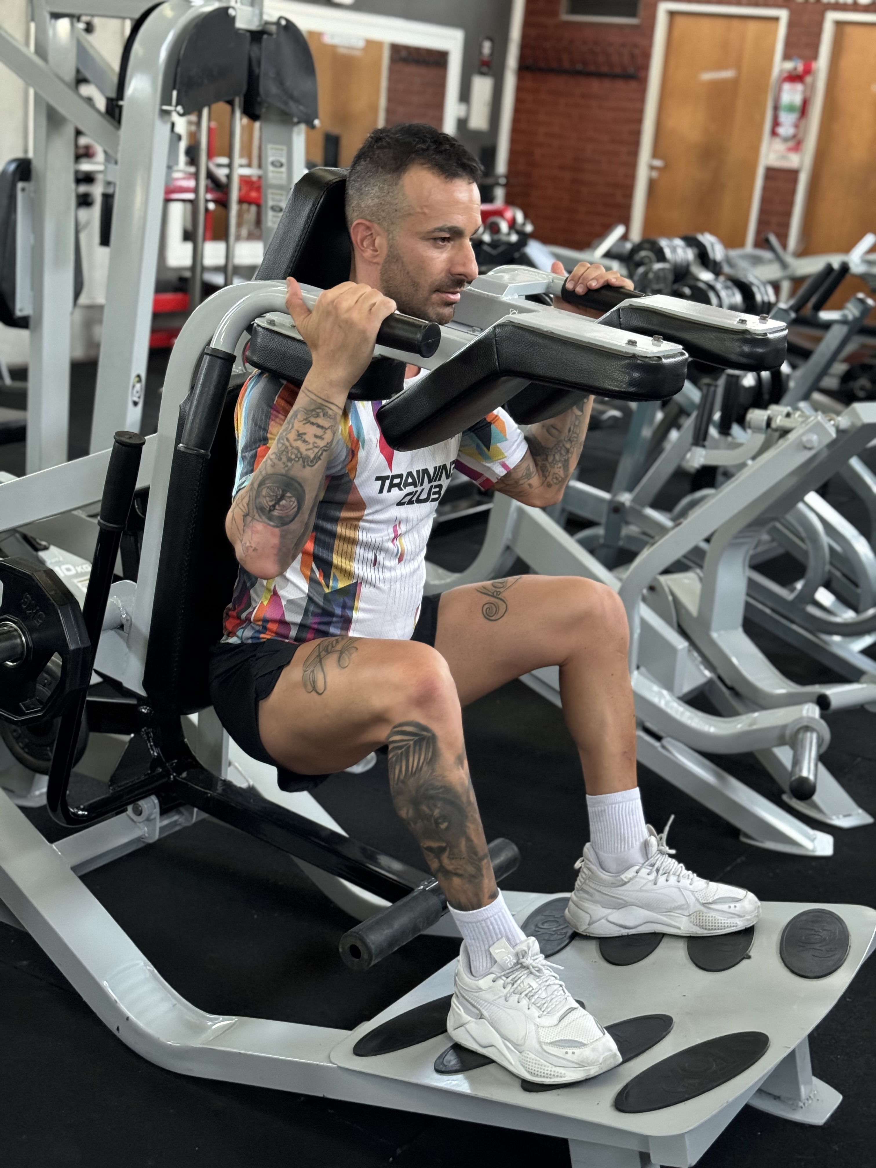 Maquina hack sentadilla para cuádriceps | Piernas | Ejercicios